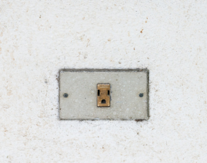 '4' Warning Signs of an Overloaded Electrical Circuit - Lakeview Electric